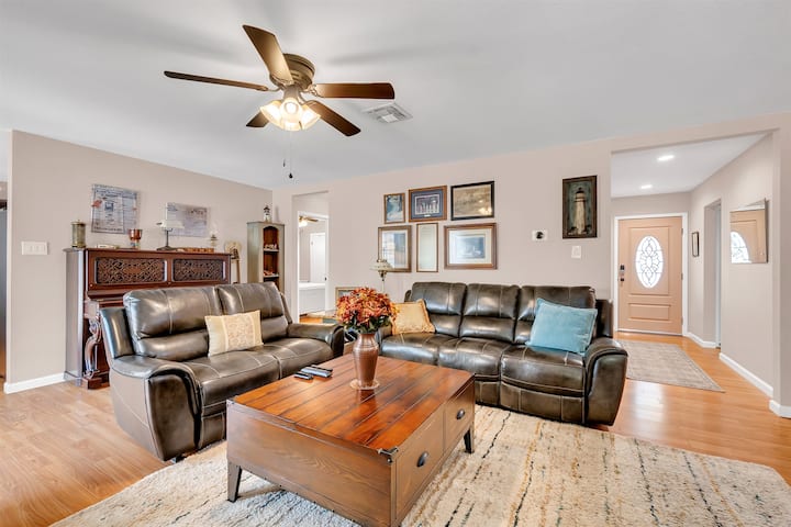 Cozy 3-br House, Piano, Outdoor Grill, Sleeps 6 - Laurel Mountain Ranch - San Antonio
