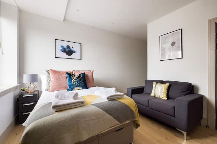 Modern Studio In Kingston Upon Thames - Kingston upon Thames