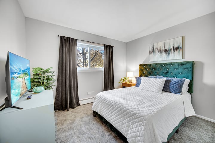 Avail 3/1 - 2 Bed/1 Bath Apt Downtown Crown Point - Cedar Lake, IN