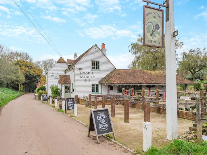 Hook & Hatchet - Uk48201 - Maidstone