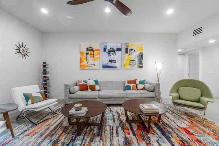 Luxury Condo Resort, Pool, Golf Access, Near Shops - Palm Desert, CA