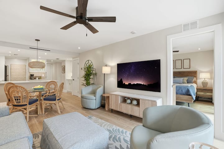 Renovated, Designer Furnished, With Lake Views - Naples