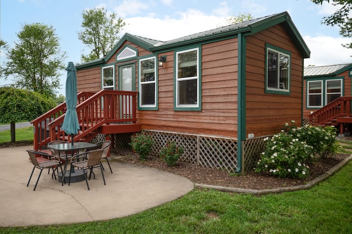 Deluxe 1 Bedroom Cabin - Luray, VA