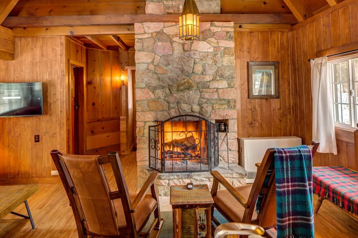 Cozy Cabin Near Tahoe Park Beach - Tahoe City, CA