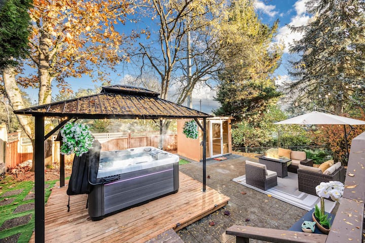 Serene Japanese Retreat W/ Sauna & Hot Tub Escape - Seattle, WA
