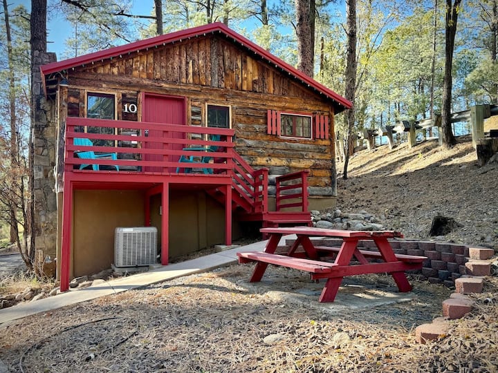 1950s Cabin (#10) - Private Picnic Space - Midtown - Ruidoso, NM