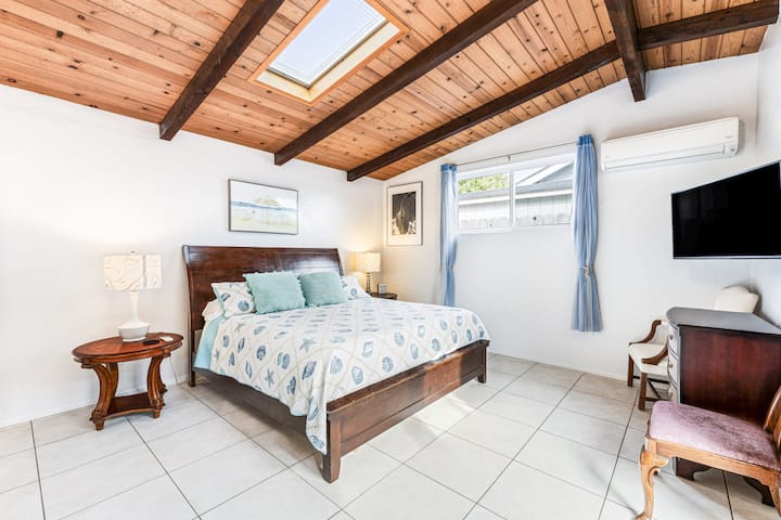 Chic Single Story Beach House 2bd/2ba - 카유코스