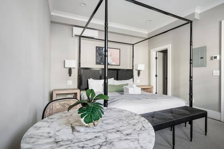 Thomas Waring House | Studio Suite #C | Sleeps 2 - Charleston, SC