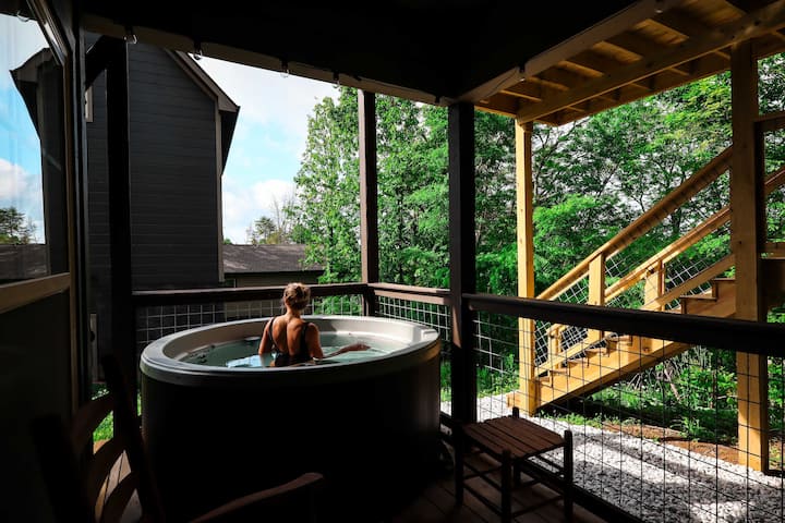 Sunset-view Deck, Mtn Cabin, Hot Tub, Game Room - Sevierville, TN