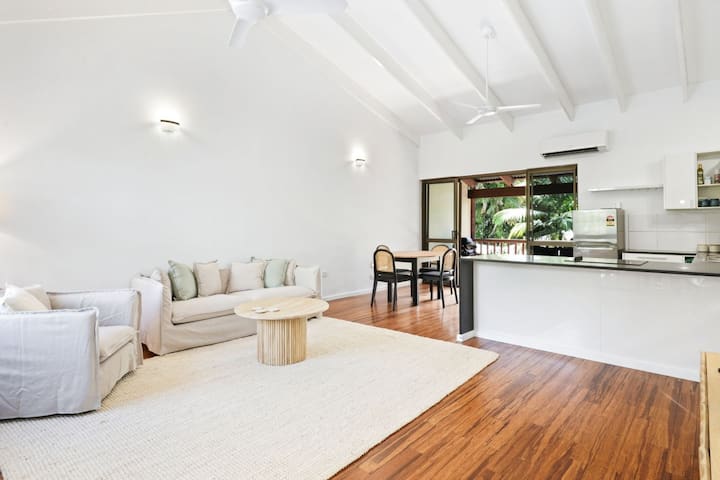 Tropical Beachside Townhouse - Port Douglas