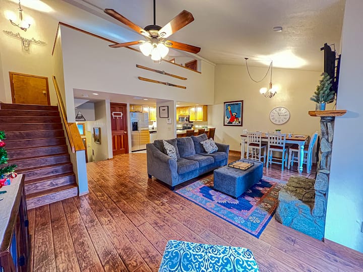 Cozy Flagstaff 2br/1.5b With Scenic Deck! - Flagstaff, AZ