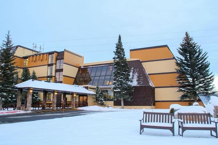 Steamboat Escape! Two Great Units, Free Parking - Steamboat Springs, CO