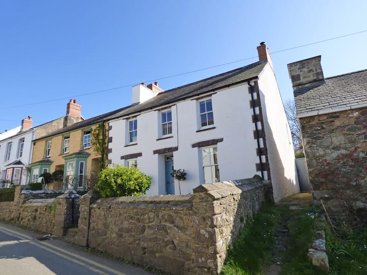Greystones House - Whitesands Bay