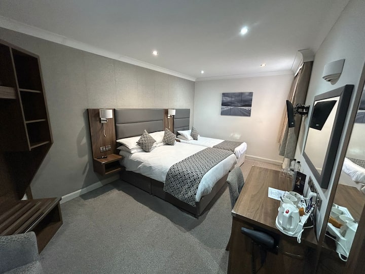 Family Room Ensuite Bathroom - Wellingborough
