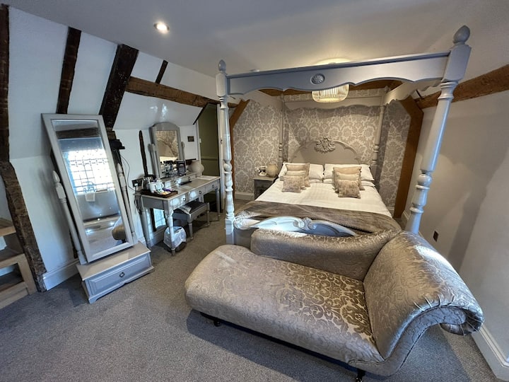 Bridal Suite Ensuite Bathroom - Wellingborough