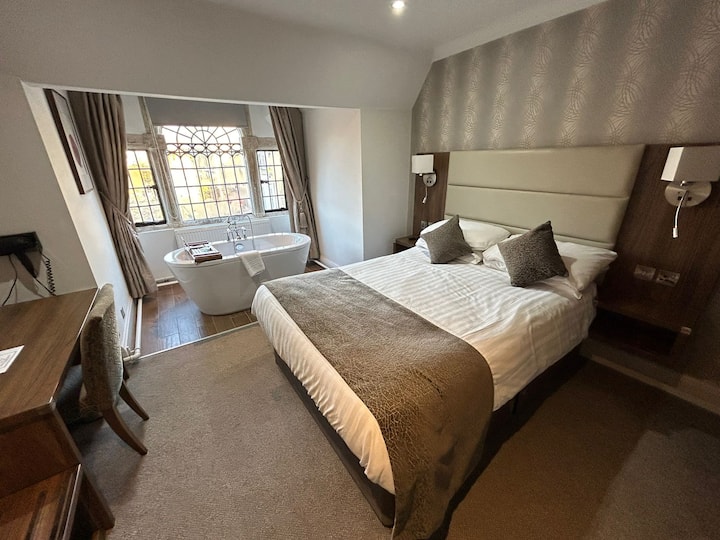 Feature Superior Double Room With Bath - Wellingborough