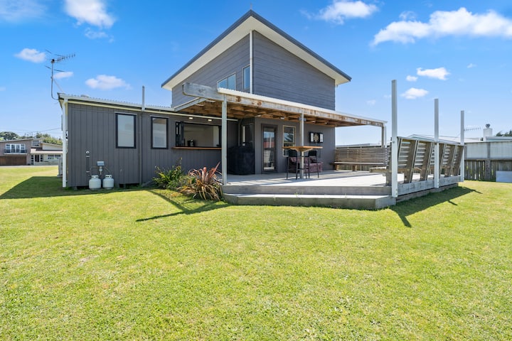 Coastal Comfort - Foxton Beach Holiday Home - Foxton