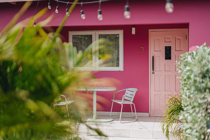 Pink, Romantic Paradise Aruba Getaway Near Beaches - Aruba
