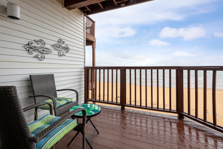 Bayfront Bliss At The Beaches - Traverse City, MI