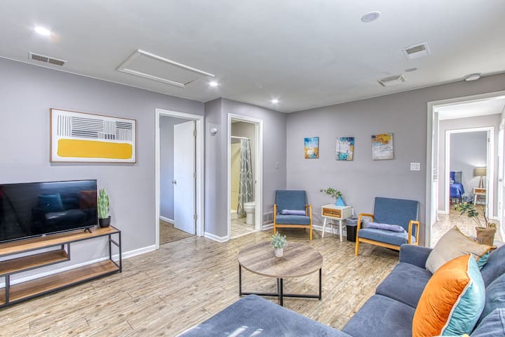 Cozy Home Minutes From Dtw Airport - Dearborn, MI