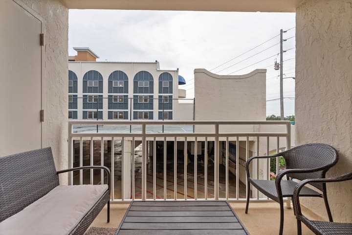 Outdoor Pool|walk To Beach|sugar Beach 104 - Orange Beach, AL