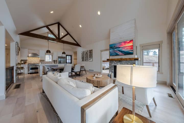 Wilderness Club Haven For 12! - Eureka, MT
