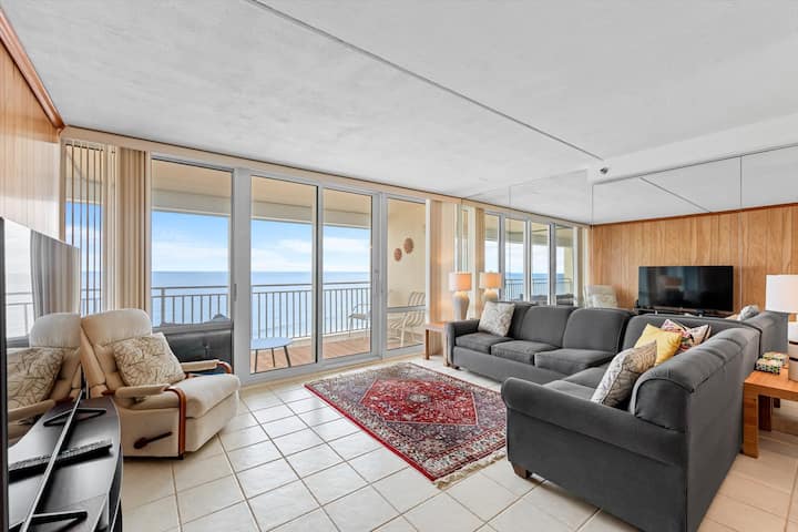 Direct Oceanfront Condo With The Best Amenities - Maryland Beach, MD