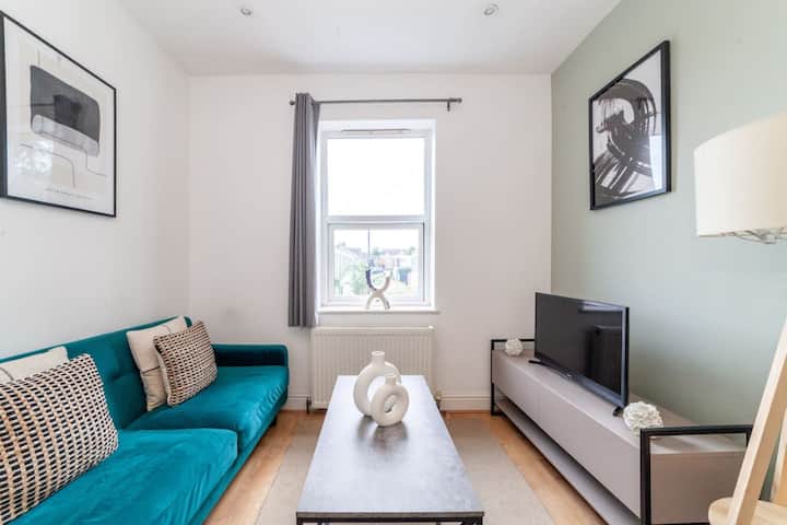 4 Bed Apartment In Wood Green - Londres
