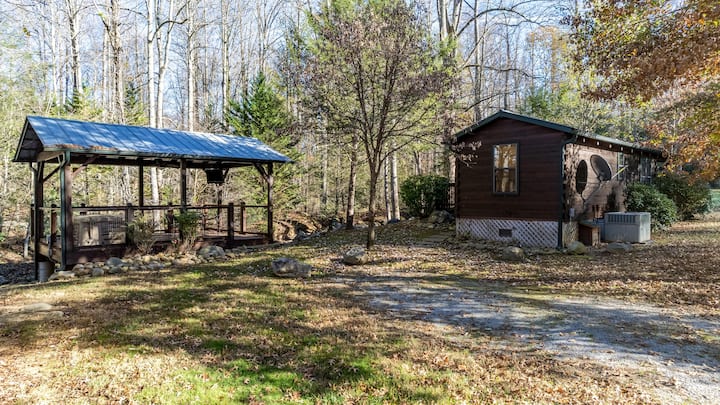 Little Bear Creek | Hot Tub + Pool Table - Cosby, TN