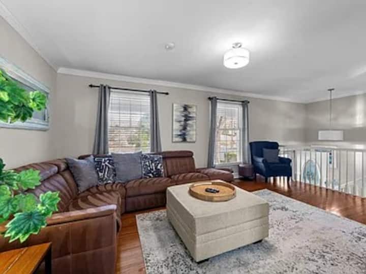 Cozy And Spacious North Hills Retreat - Raleigh, NC