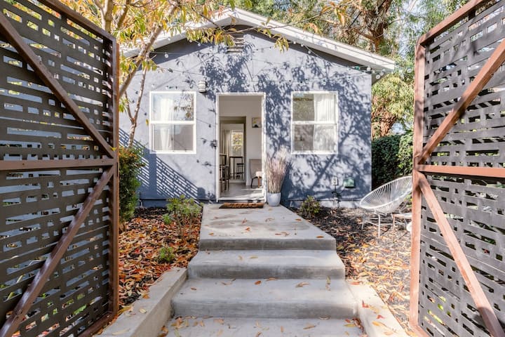 Bright 1br Detached House Near Sofi Stadium - Los Angeles, CA
