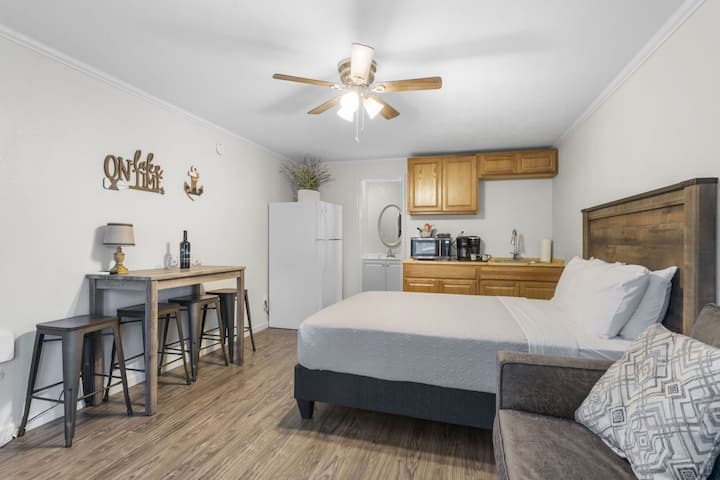 Lakefront Studio Condo-free Tickets-cmty Amenities - Kimberling City, MO