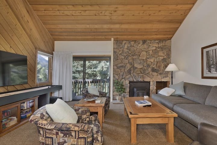 Snowcreek #61 - 3 Bedroom + Loft , Sleeps 10 - Mammoth Lakes