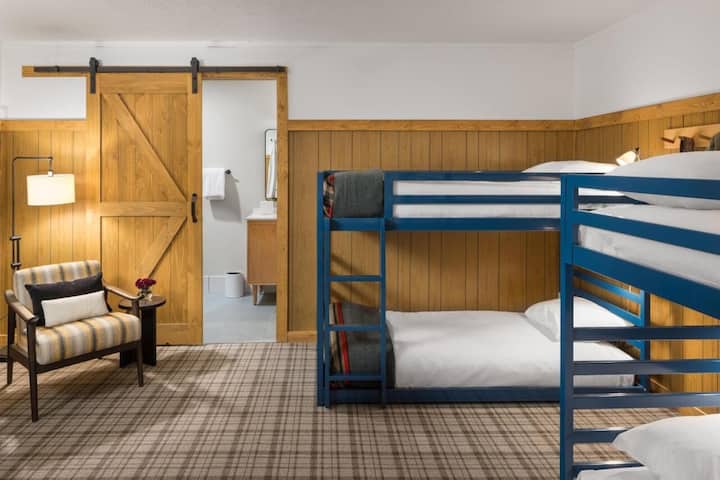 Spacious Lodge Near City Center – 5 Min Drive - Jackson, WY