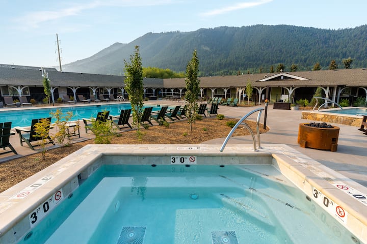 Retro Lodge Near Phelps Lake - 2 Units - Jackson, WY