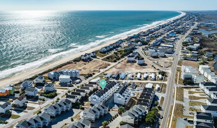 Surf City Retreat: Ocean Views, Pool & Elevator! - サーフ・シティ, NC
