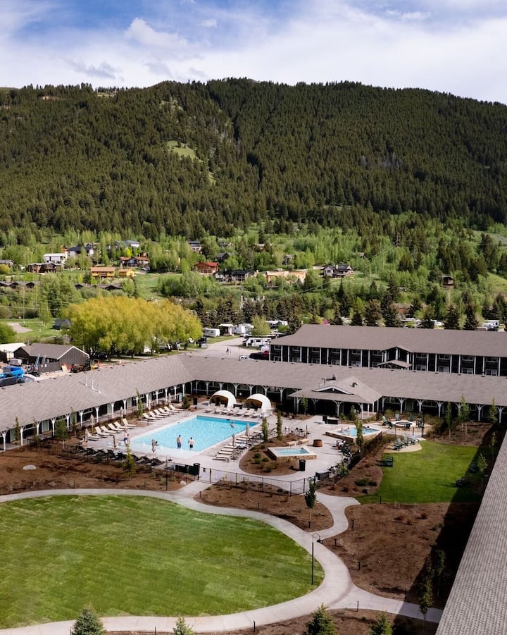 4 Spacious Rooms Near Ski Resort & Grand Teton - Jackson, WY