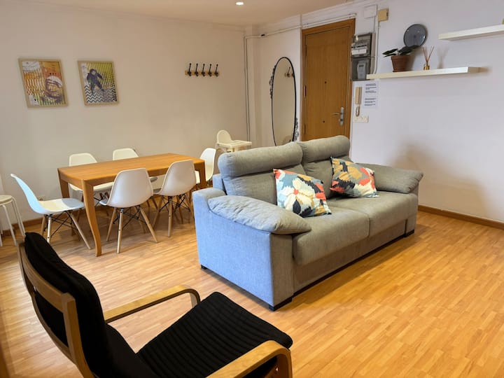 2 Bedroom Cozy Apartment Barcelona Center -