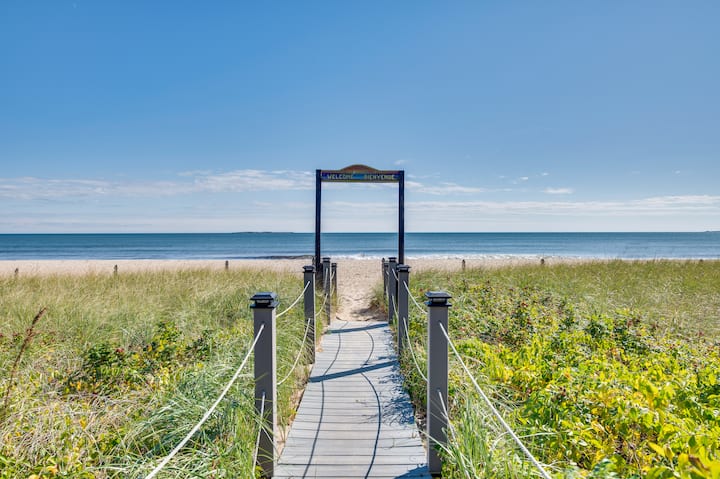 'Beachfront 16' Condo On Old Orchard Beach - Old Orchard Beach, Maine