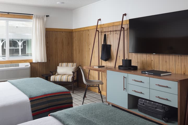 Enjoy All-season Pool At Rustic Lodge In Jackson - Jackson, WY