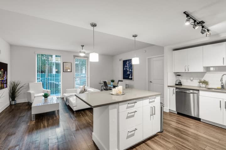Comfort & Convenience: 2br Unit With Free Parking! - Miami, FL