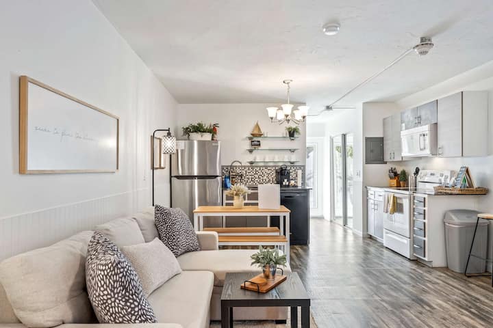 Sandpiper 𓇼 1br/1ba Across From Beach! - Satellite Beach, FL