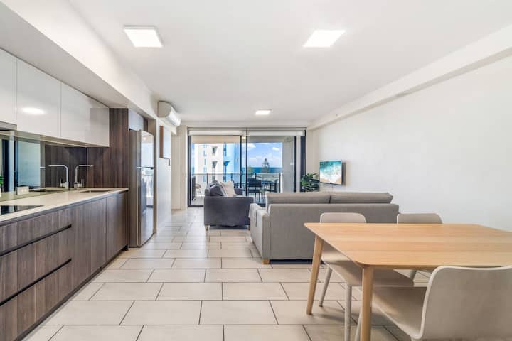 First Light Mooloolaba 9th Floor Apartment - Mooloolaba