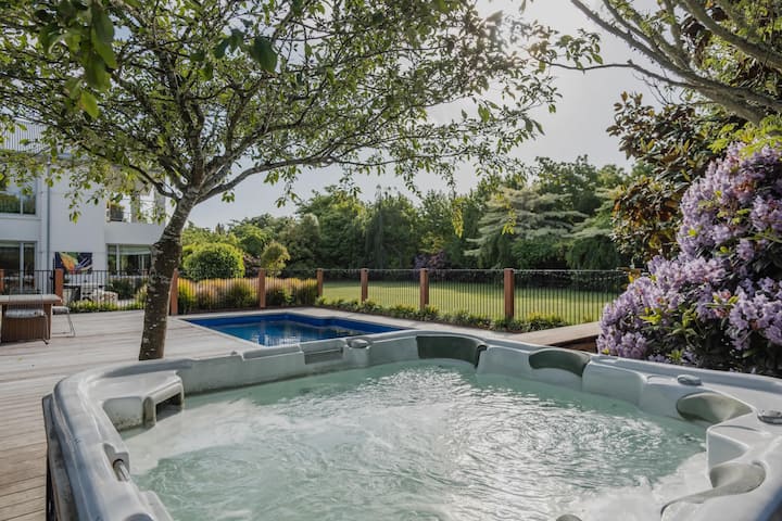 Luxury 5br Villa: Pool, Hot Tub, Dining, Golf - Christchurch