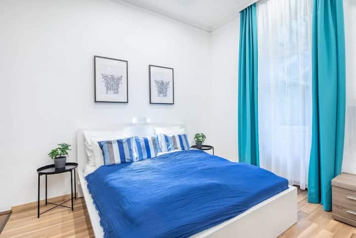 Izabella Harmony - Budapest