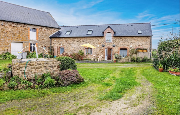 Gorgeous Home In Saint-méloir-des-ondes - Saint-Benoît-des-Ondes