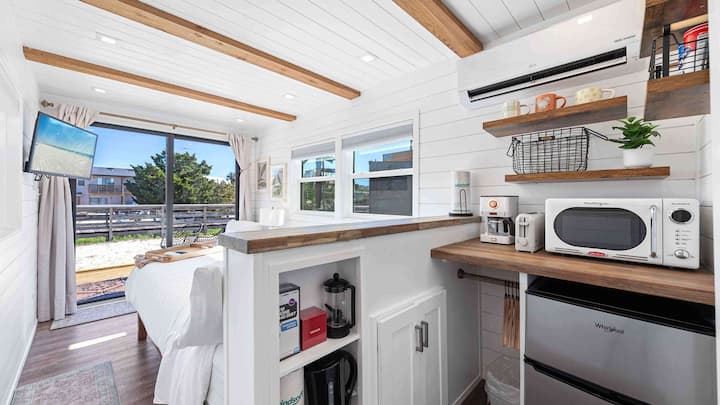 The Wave Rider: Container Home For Beach Lovers - Fort Walton Beach, FL