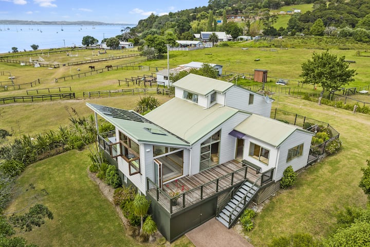 Tikirau Bay Views - Waiheke Island