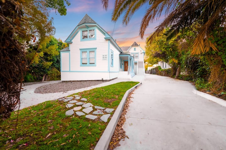 20% Off April Amazing Reviews Walk 2 Beach & Shops - Ventura, CA