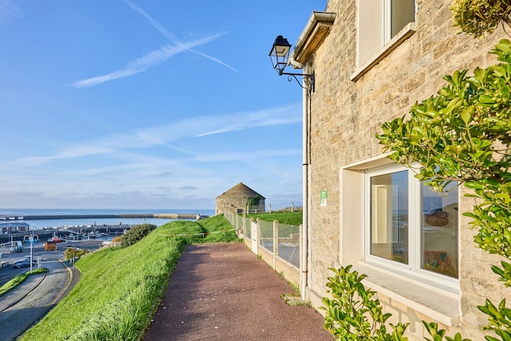 La Tour Vauban - Vue Sur Le Port - Port-en-Bessin